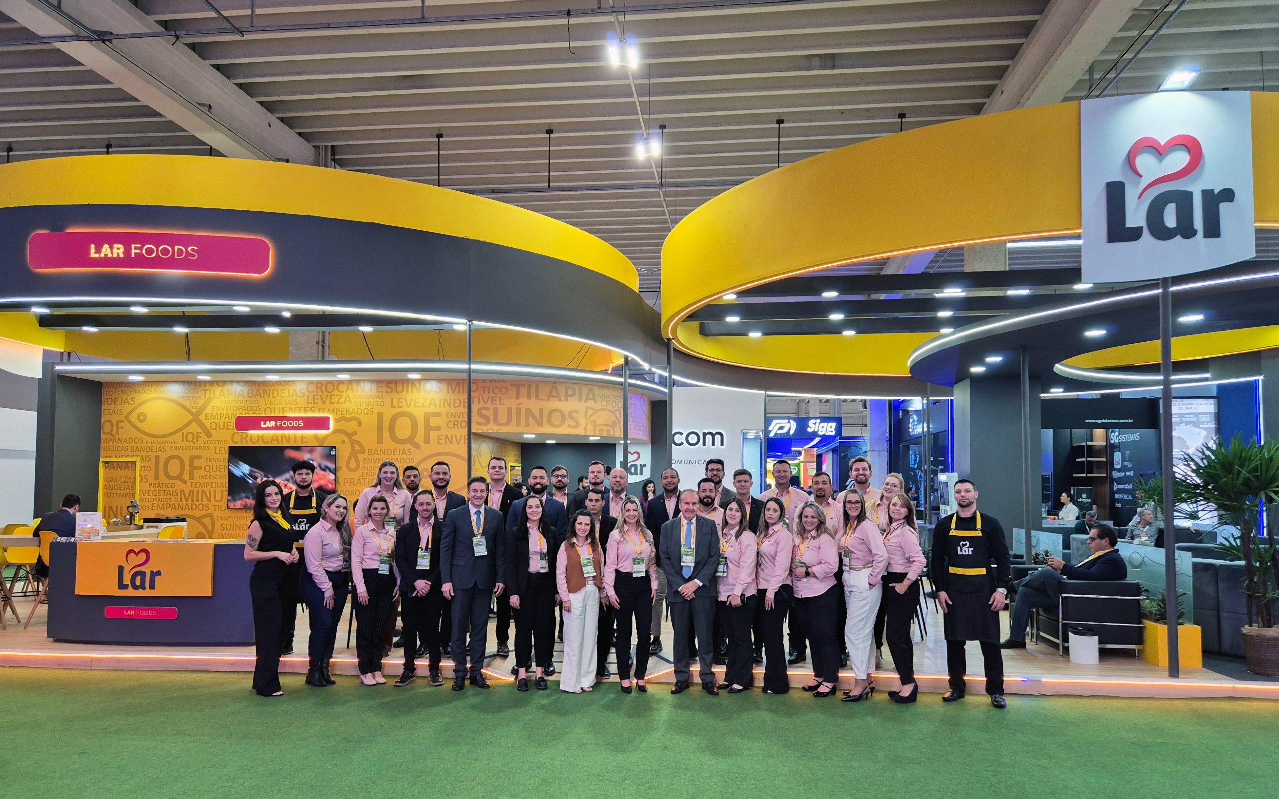 Lar Cooperativa marca presença na ExpoApras 2025 com estande premiado ...